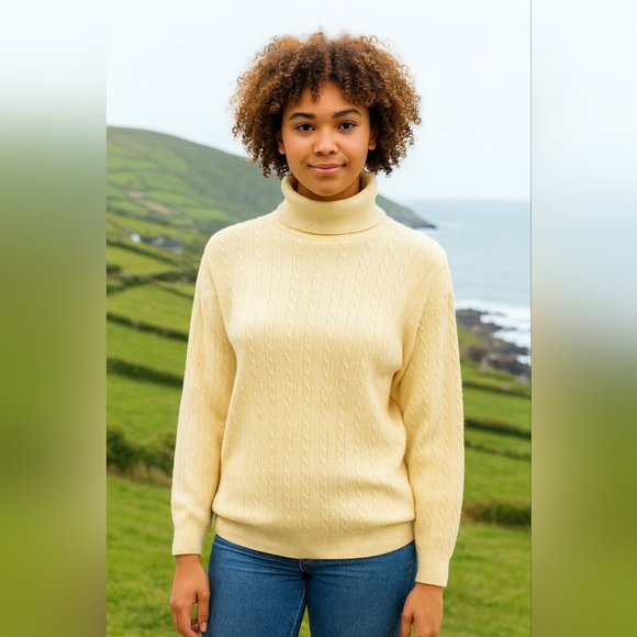 Castle of Ireland | Sweaters | Castle Of Ireland Vtg Lambswool Cottage ...